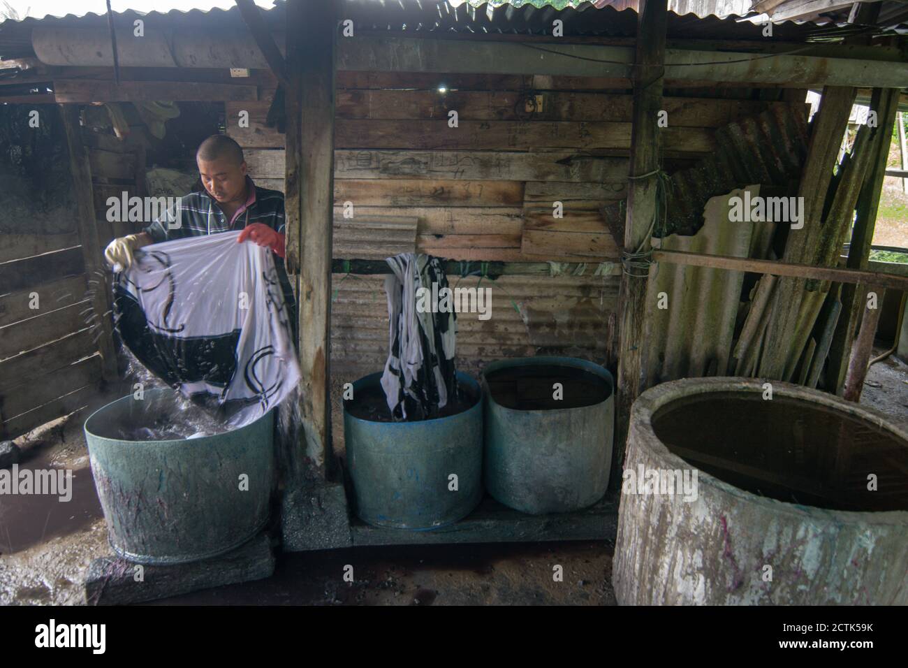 Malaysian batik hi-res stock photography and images - Alamy