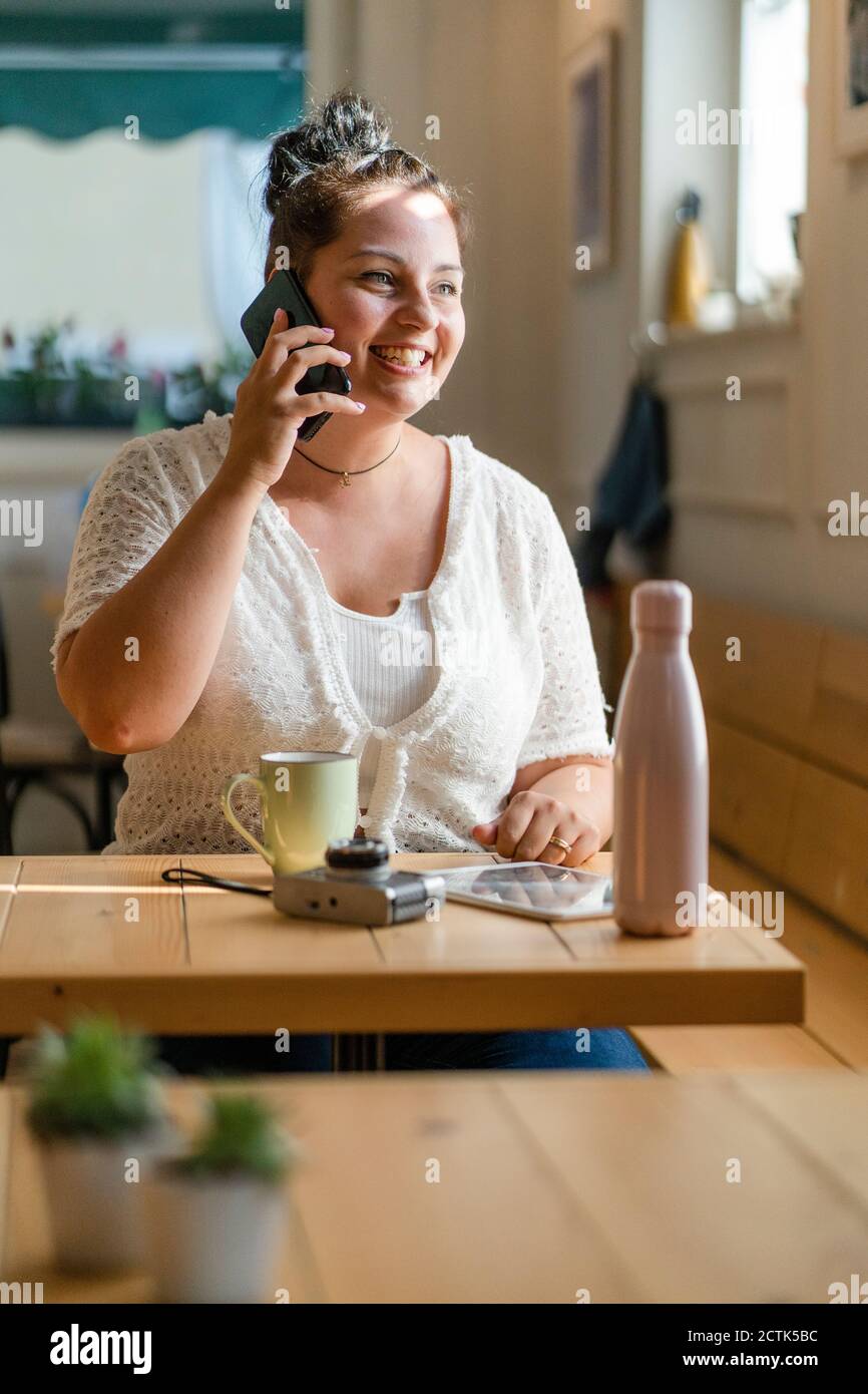 Phone call mobile communication overweight hi-res stock photography and ...