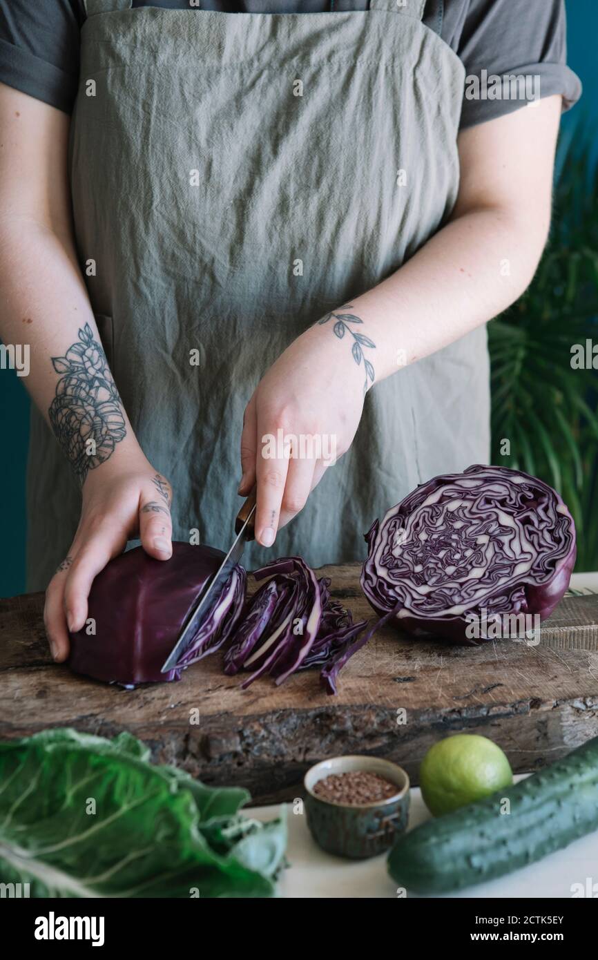 Cutting red cabbage hi-res stock photography and images - Alamy