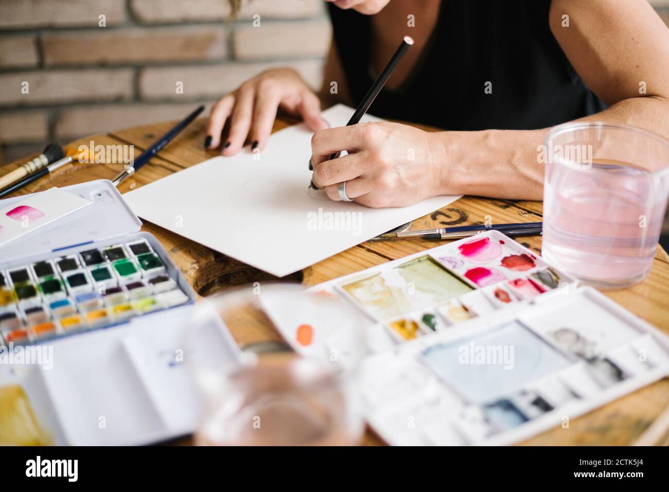 Pencil drawing face hi-res stock photography and images - Alamy