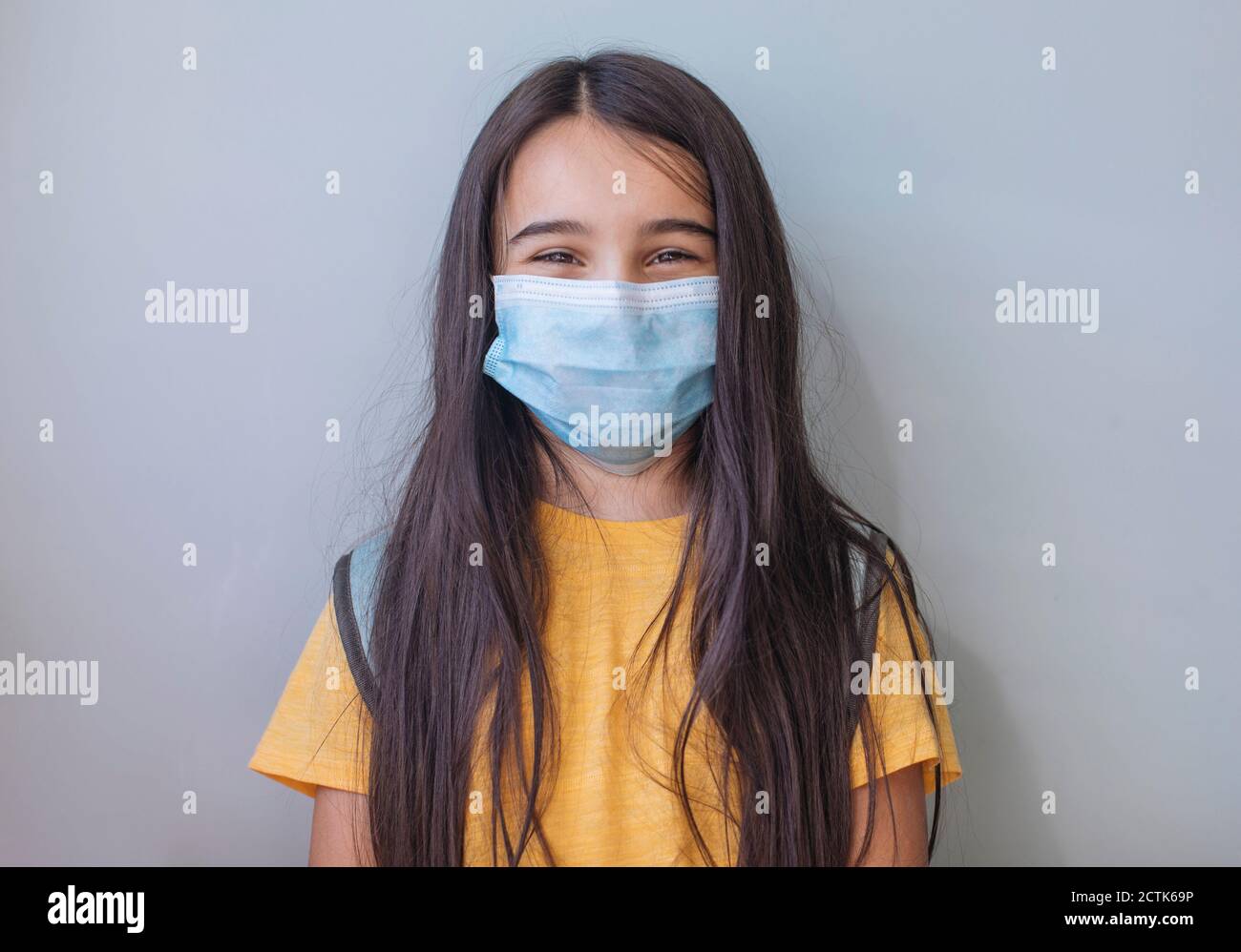 School girl back view school hi-res stock photography and images - Alamy