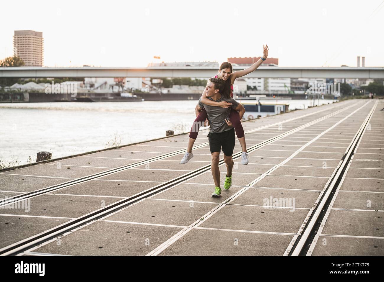Fitness piggyback hi-res stock photography and images - Alamy