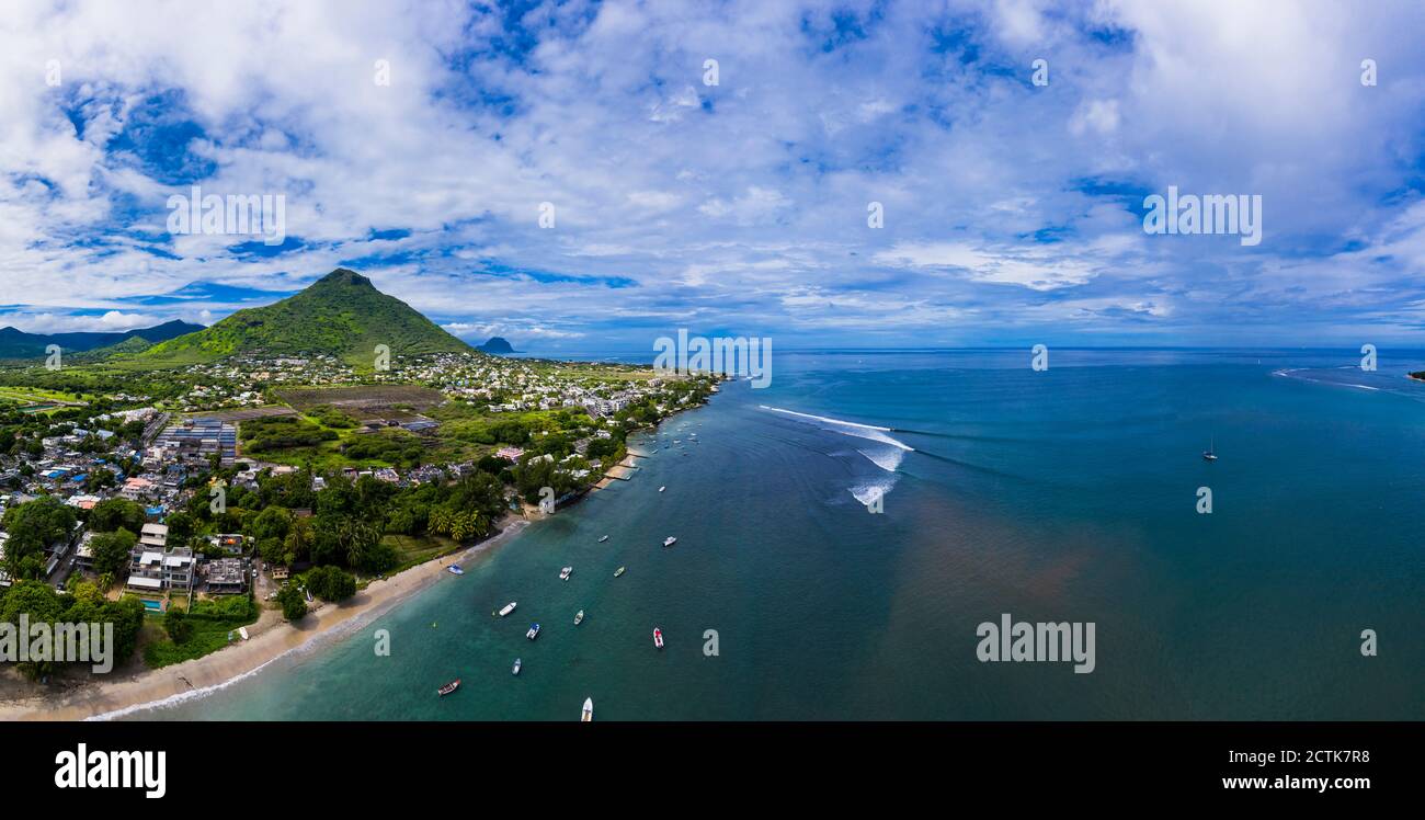 Mauritius, Black River, Tamarin, Helicopter panorama of Indian Ocean ...