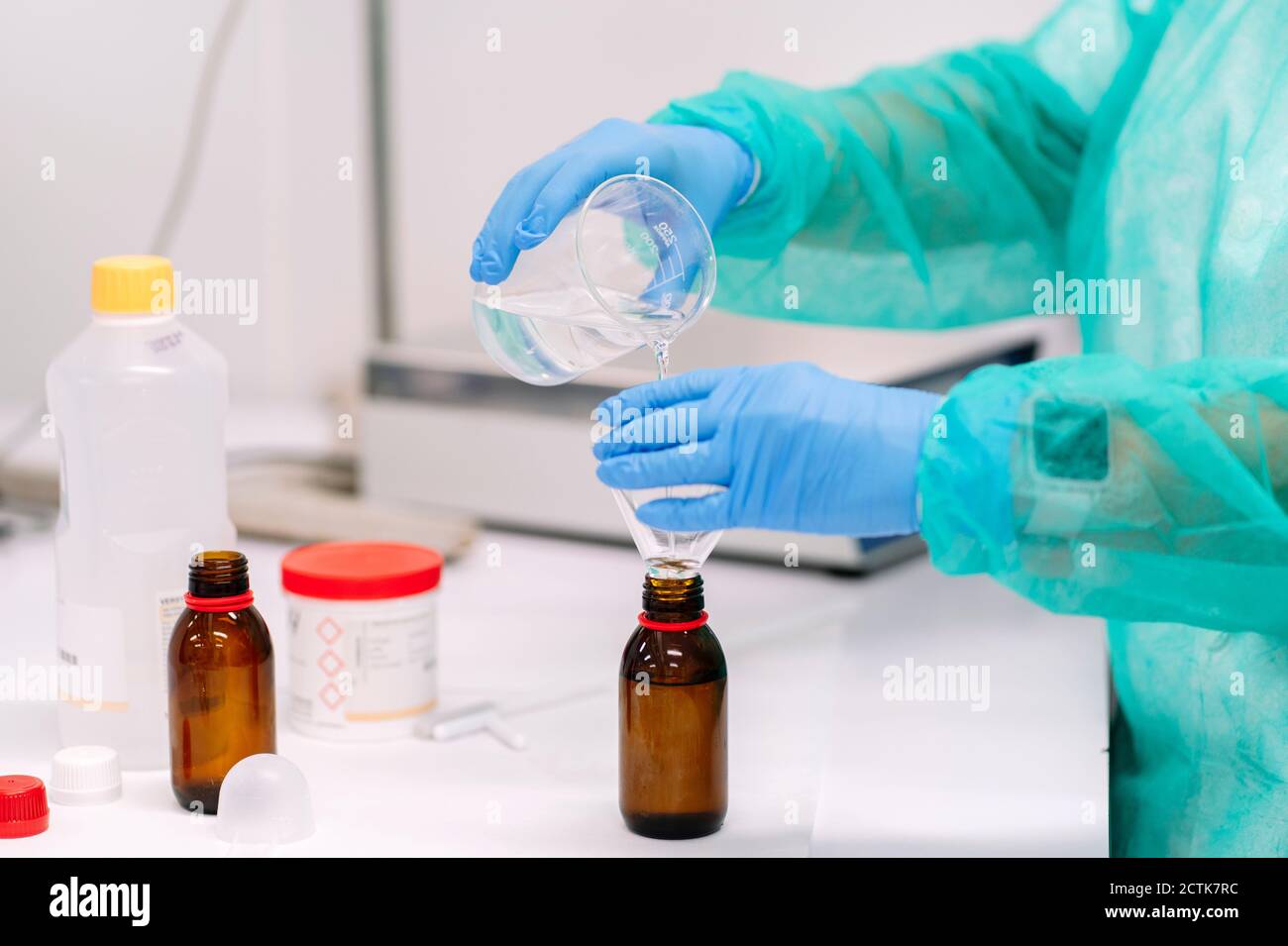 Liquid pouring bottle hi-res stock photography and images - Alamy