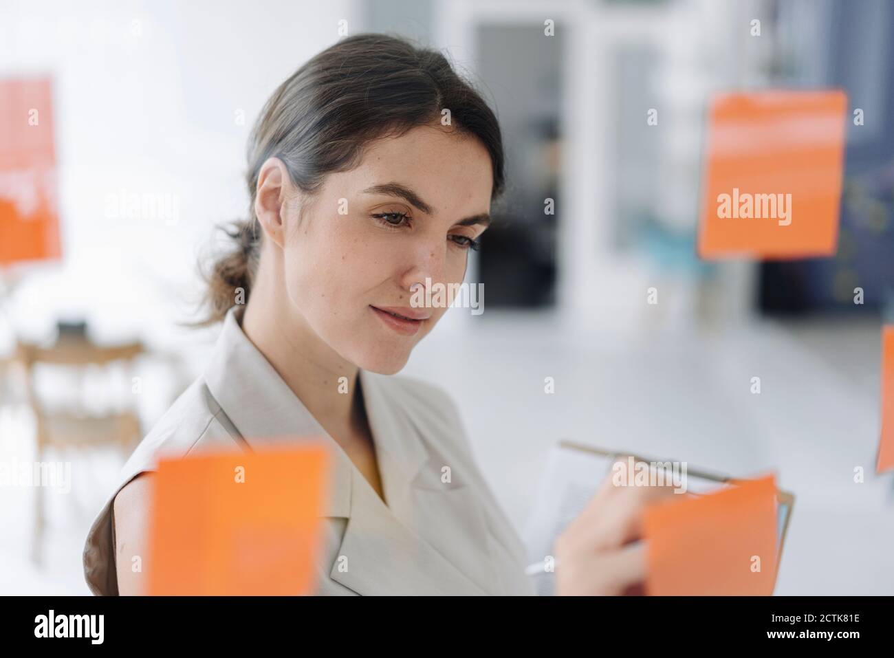 Office sticky note hi-res stock photography and images - Alamy