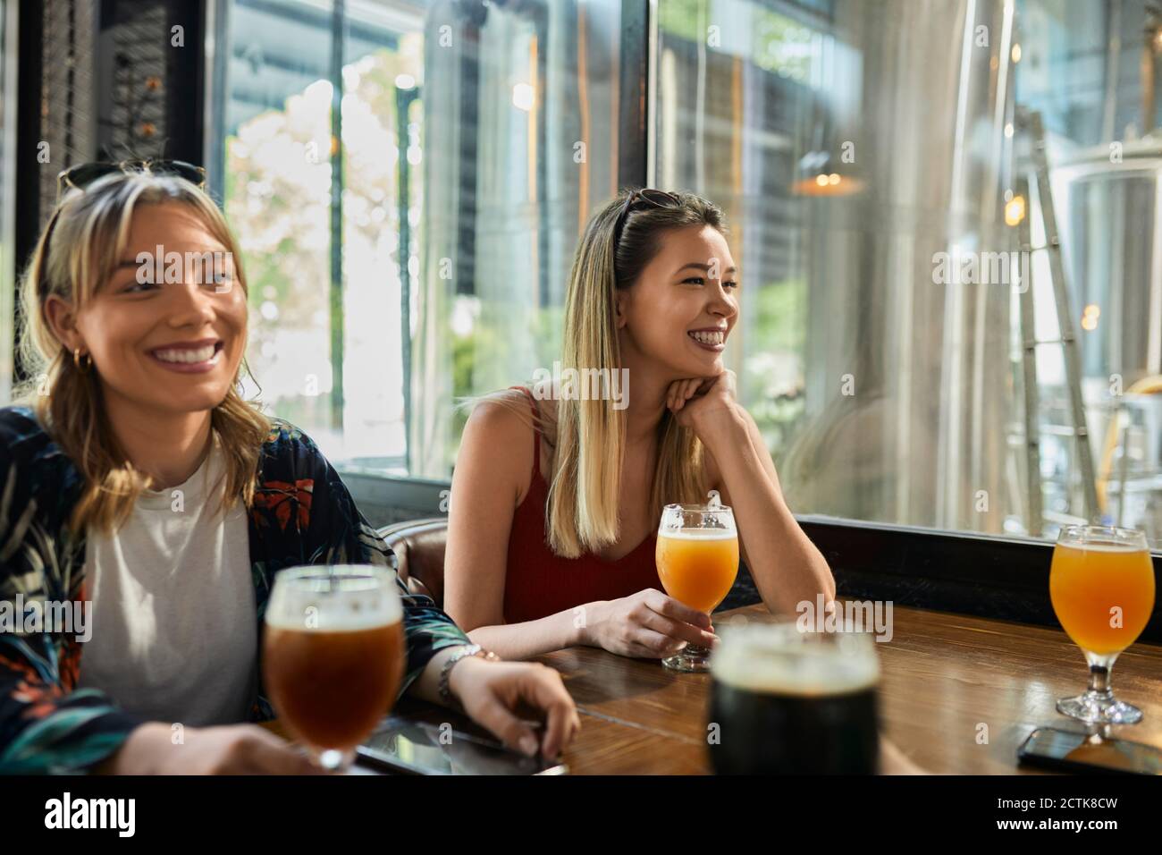 Young women out socializing hi-res stock photography and images - Alamy
