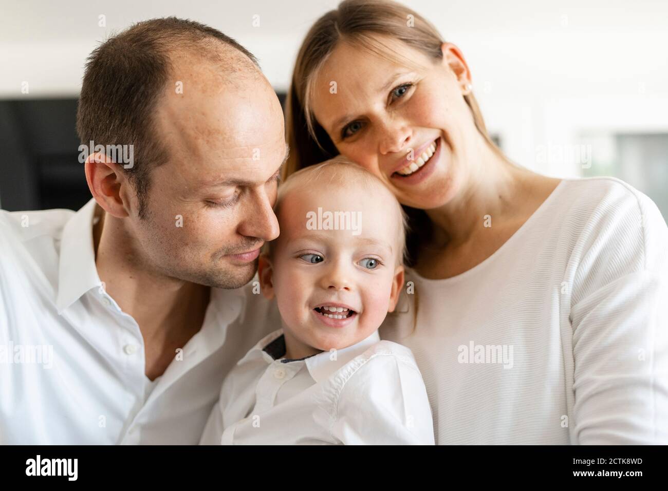 Baby smiling parents hi-res stock photography and images - Alamy