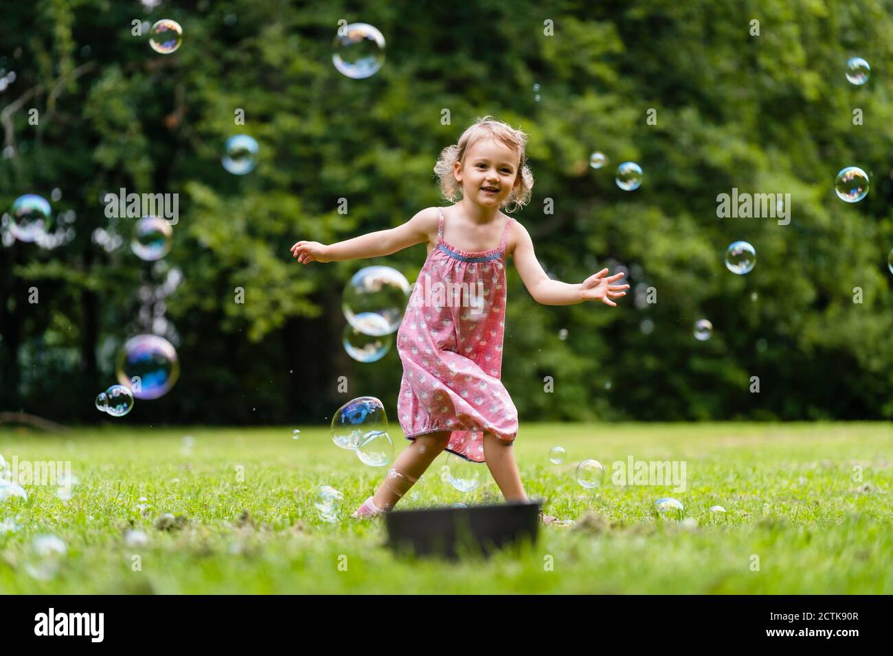 Childhood girl smiling fun bubble hi-res stock photography and images ...
