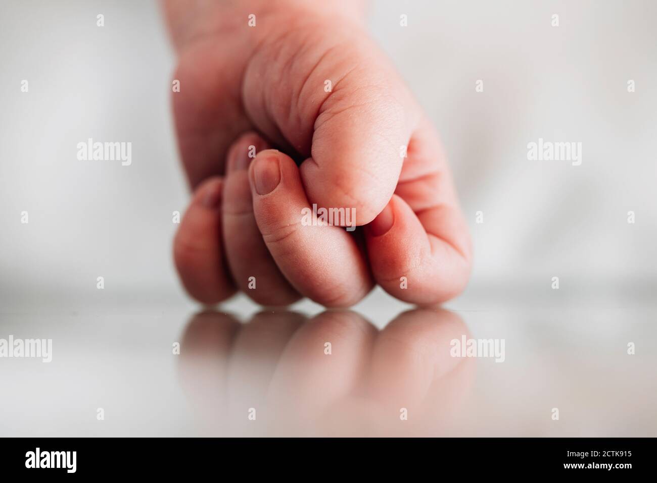 Newborn baby hospital hand hi-res stock photography and images - Alamy