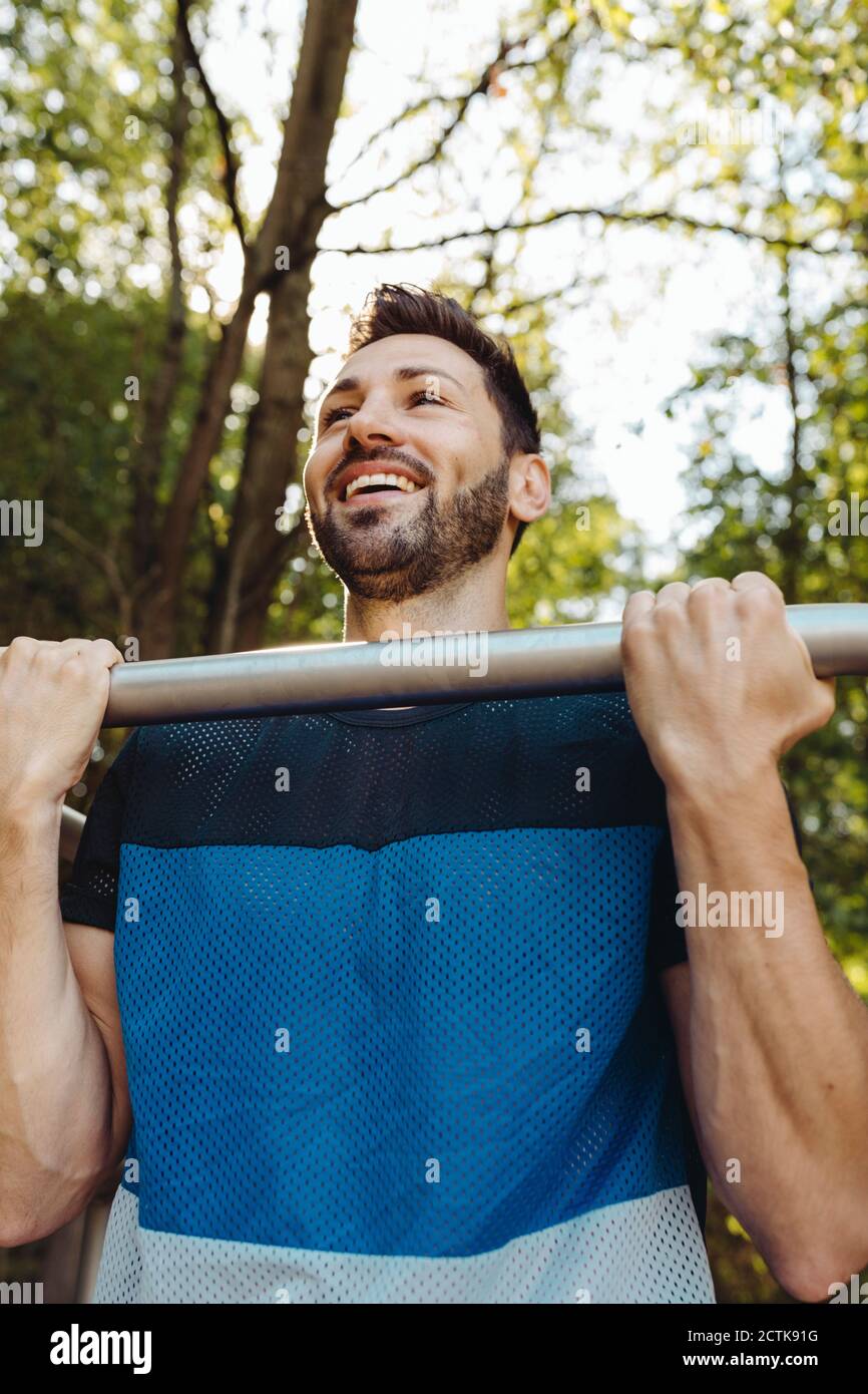 Lifting chin up hi-res stock photography and images - Alamy