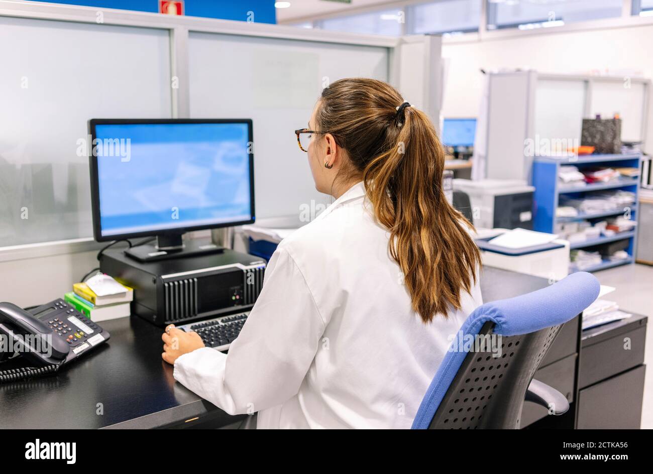 It staff computer on computer hi-res stock photography and images - Alamy