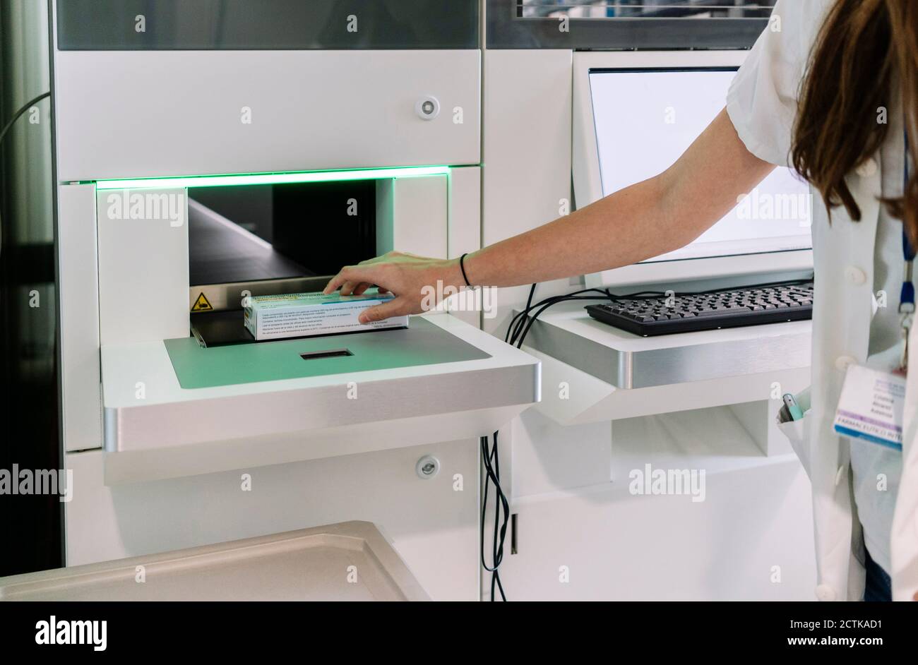 Medicine dispensing hospital hi-res stock photography and images - Alamy