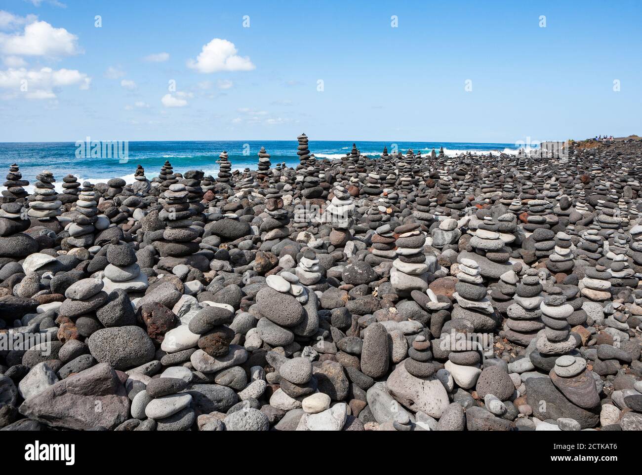 Stacked rocks hi-res stock photography and images - Alamy