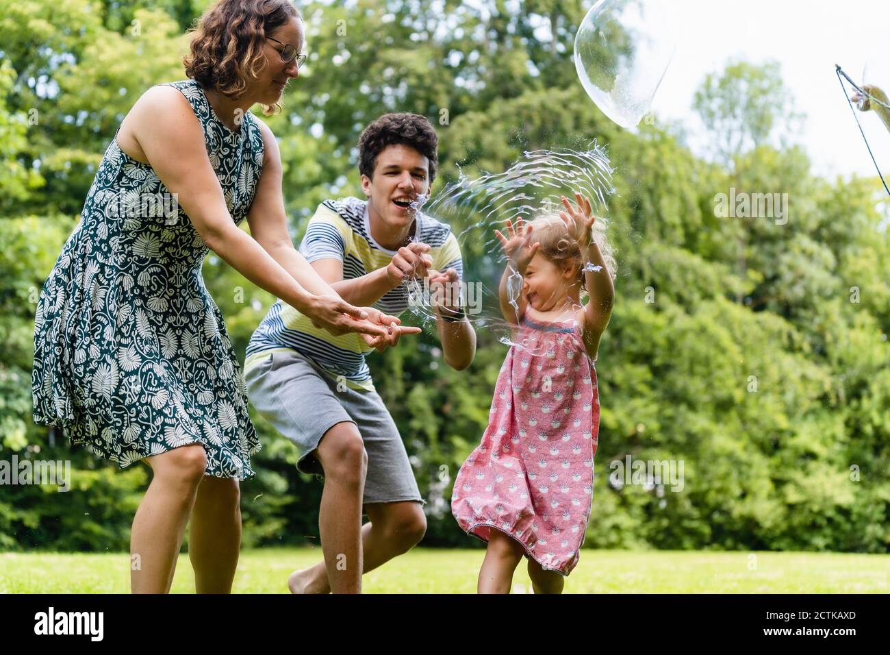 Exploding color hi-res stock photography and images - Alamy