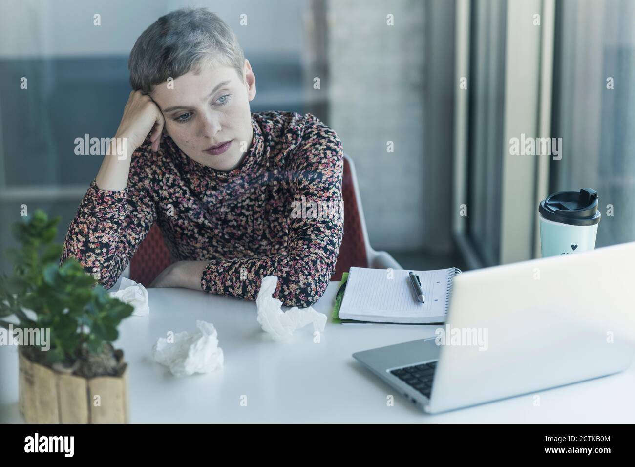 Women cold office hi-res stock photography and images - Alamy