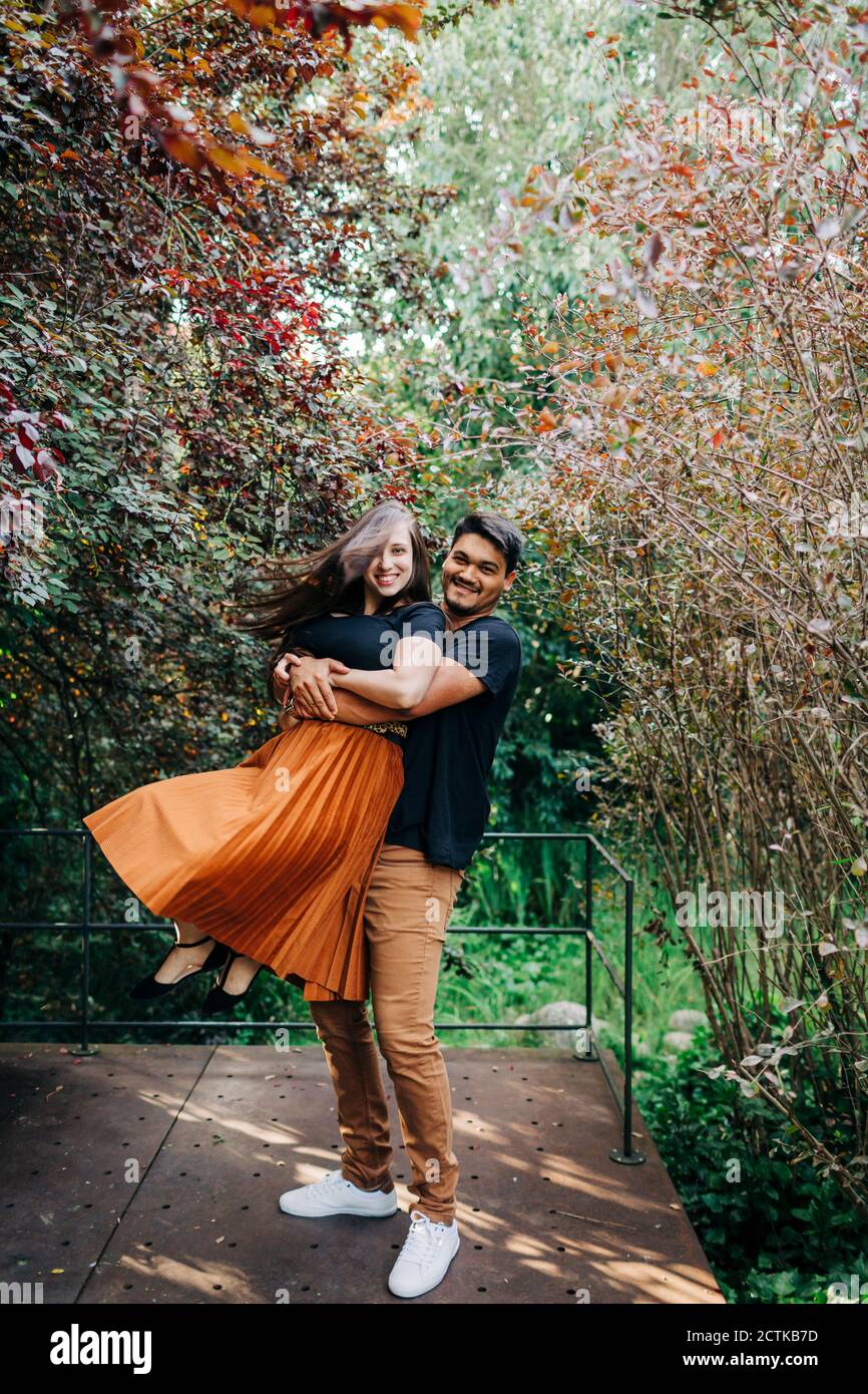 Man carrying woman hi-res stock photography and images - Alamy
