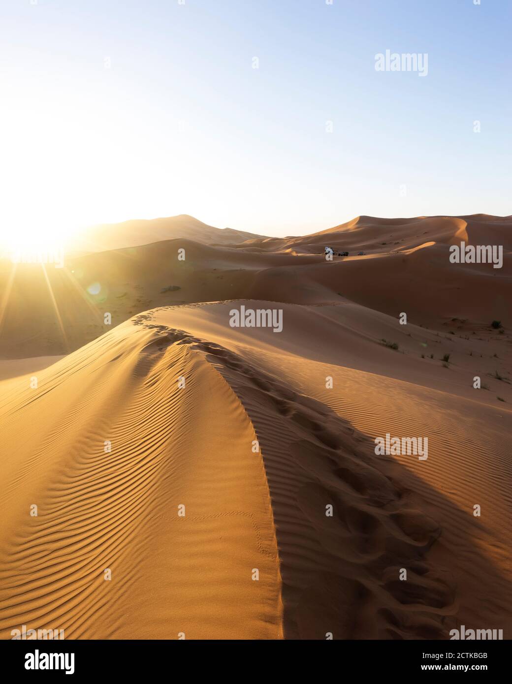 Sun setting over desert landscape hi-res stock photography and images ...