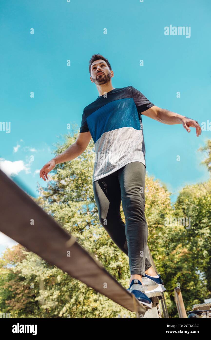 Slackline hi-res stock photography and images - Alamy
