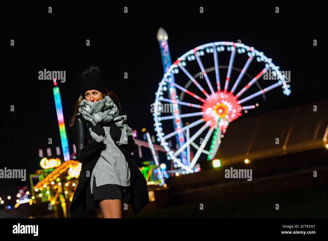 Fairground wheel woman hi-res stock photography and images - Alamy