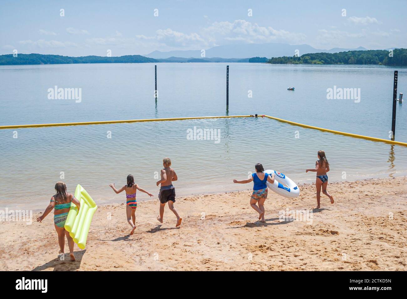 Kids swimming in lake hi-res stock photography and images - Alamy