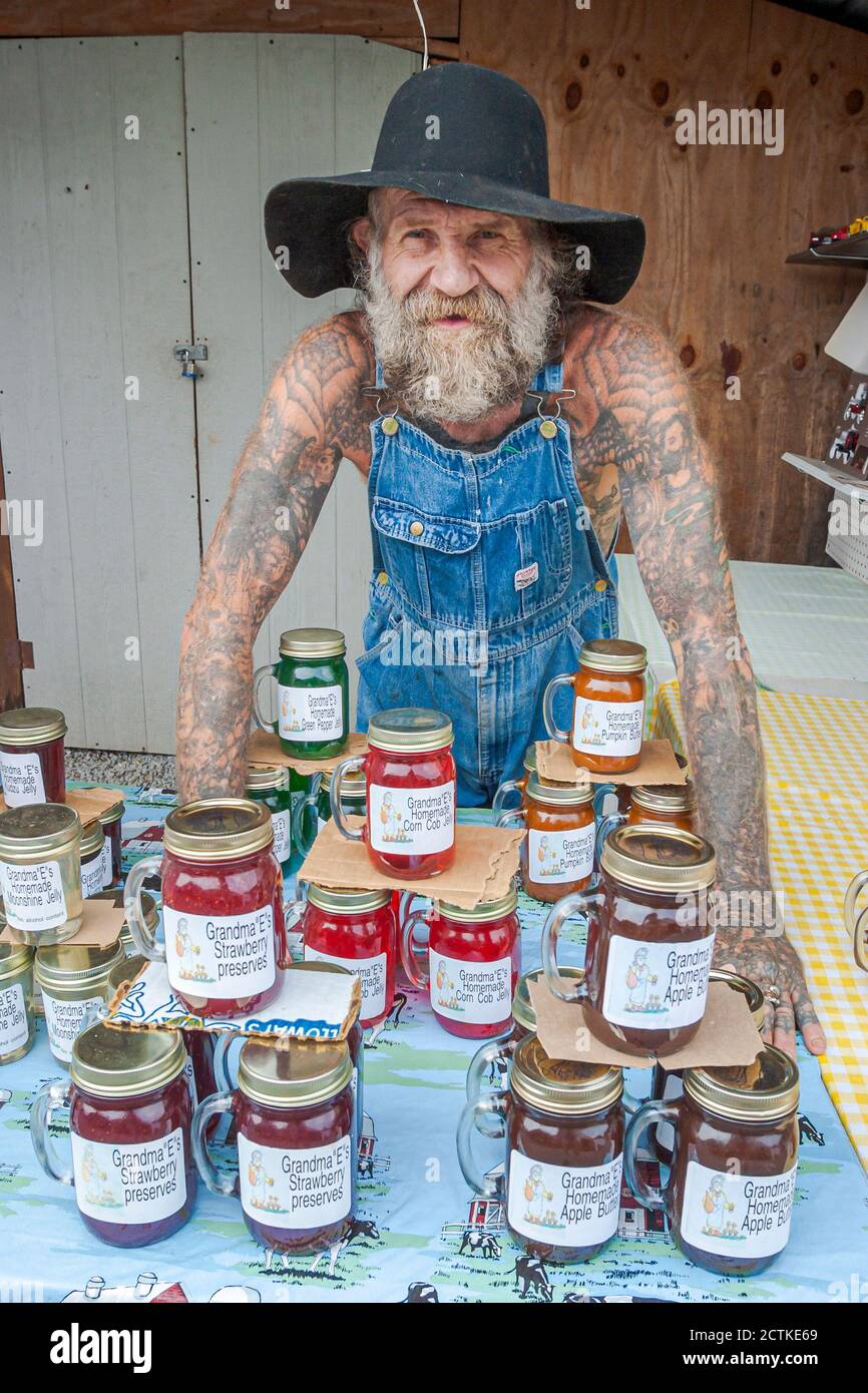 Apple seller hi-res stock photography and images - Alamy