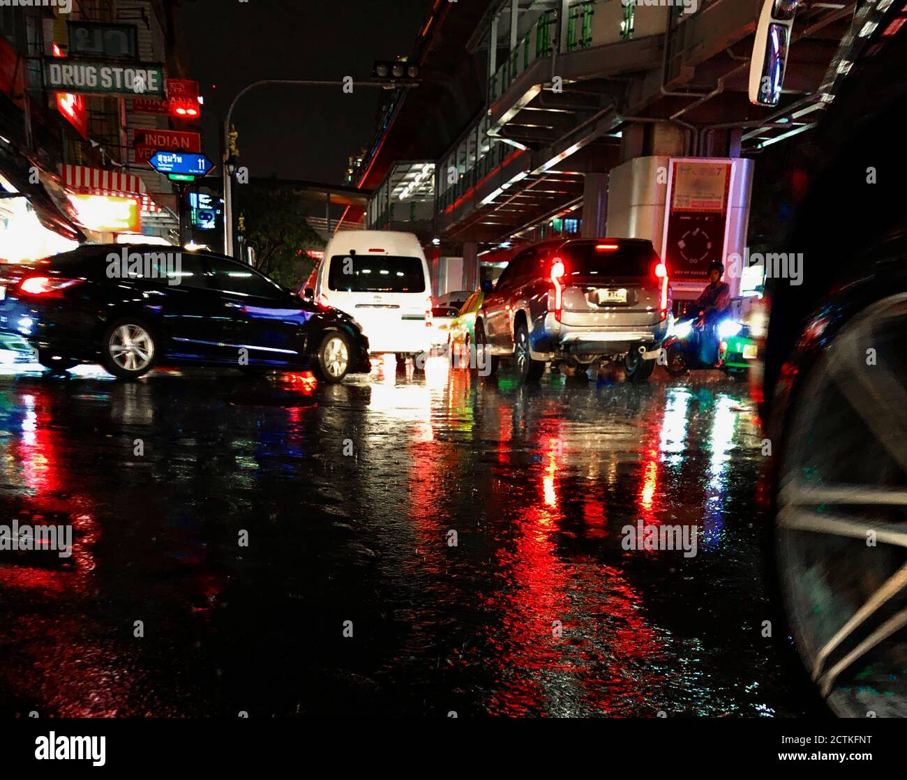 Rain wet road street traffic in city Stock Photo - Alamy