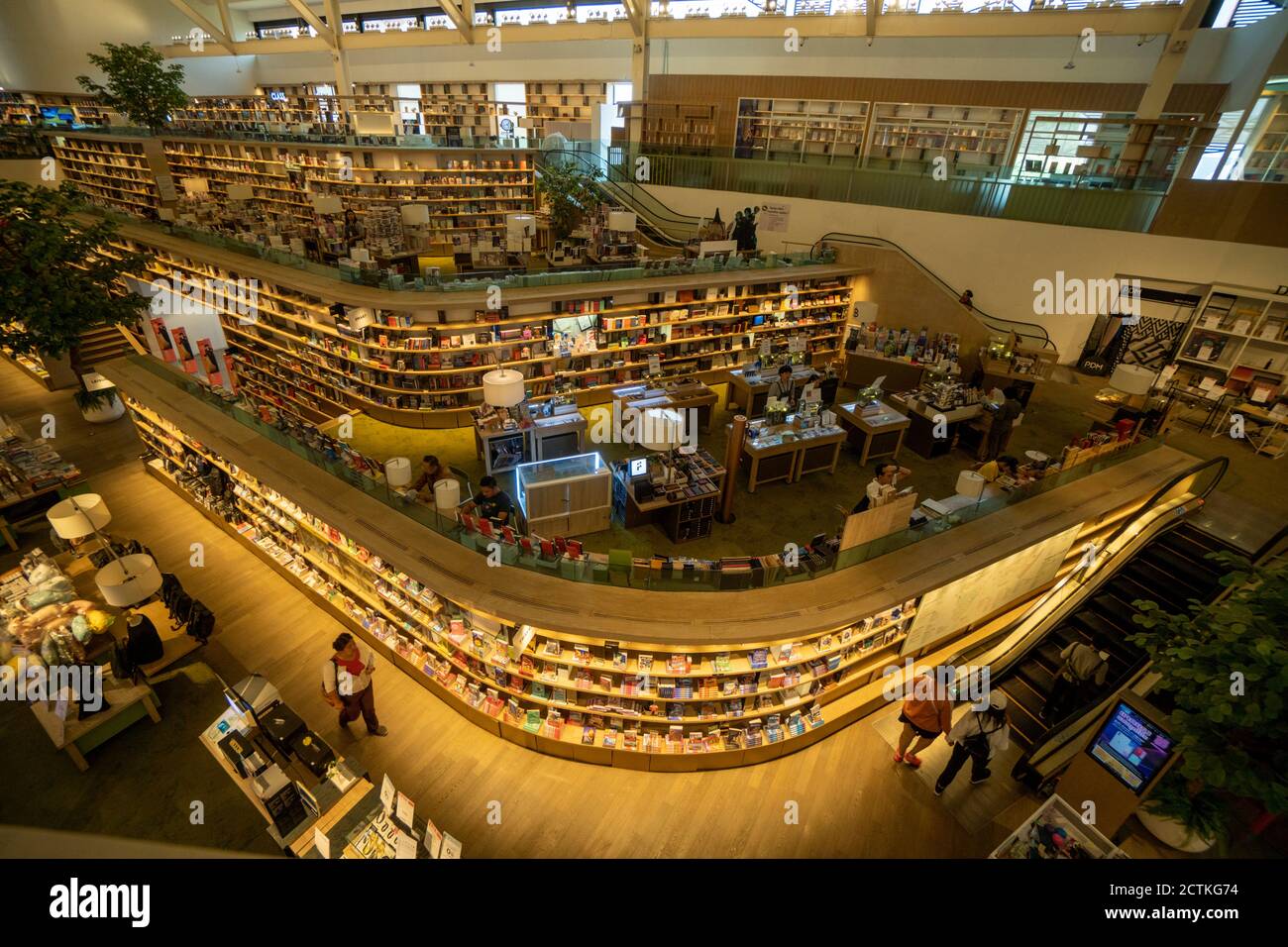 Book store with levels in Shopping mall Stock Photo - Alamy