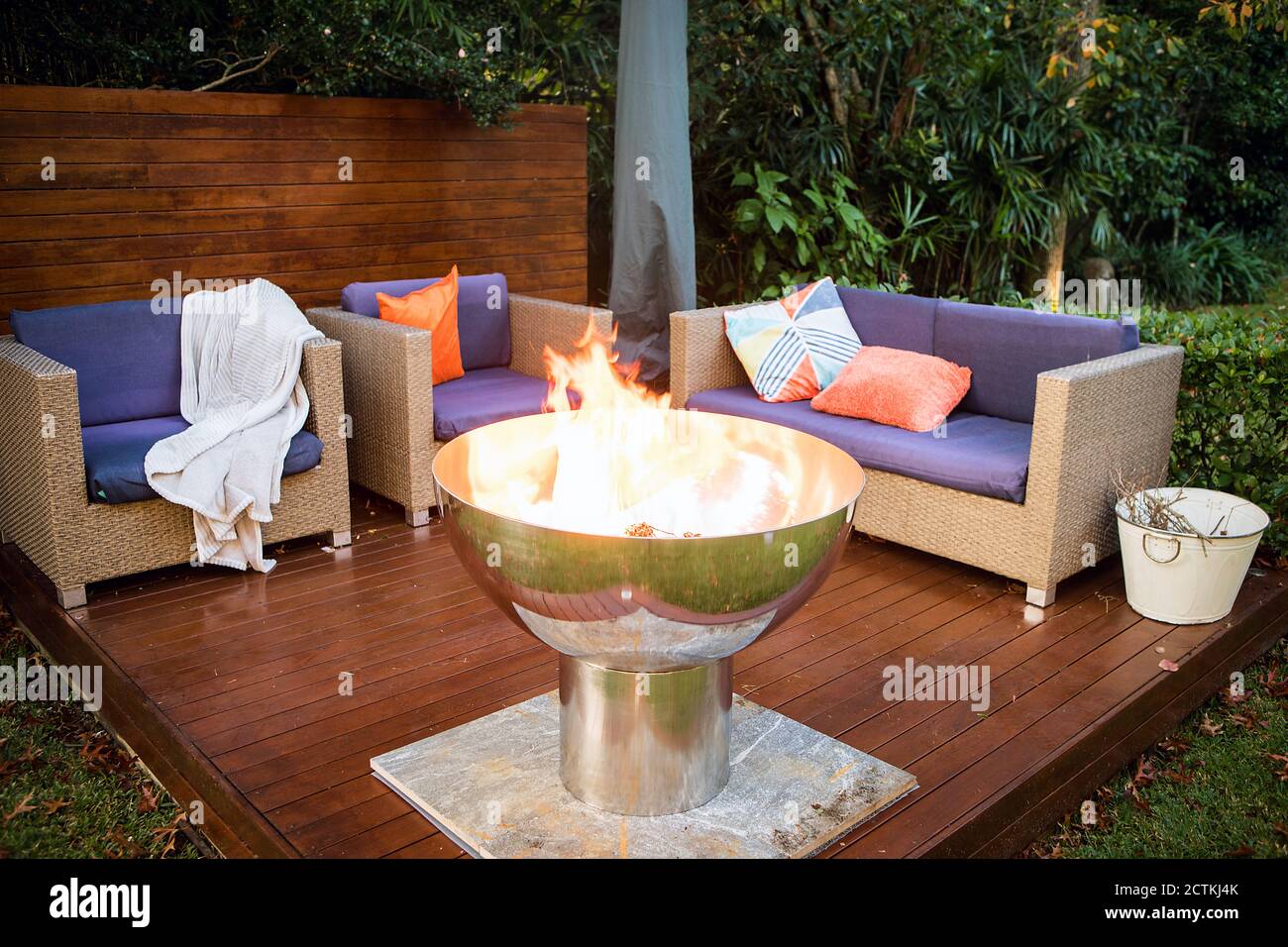 Luxury backyard fire pit hi-res stock photography and images - Alamy