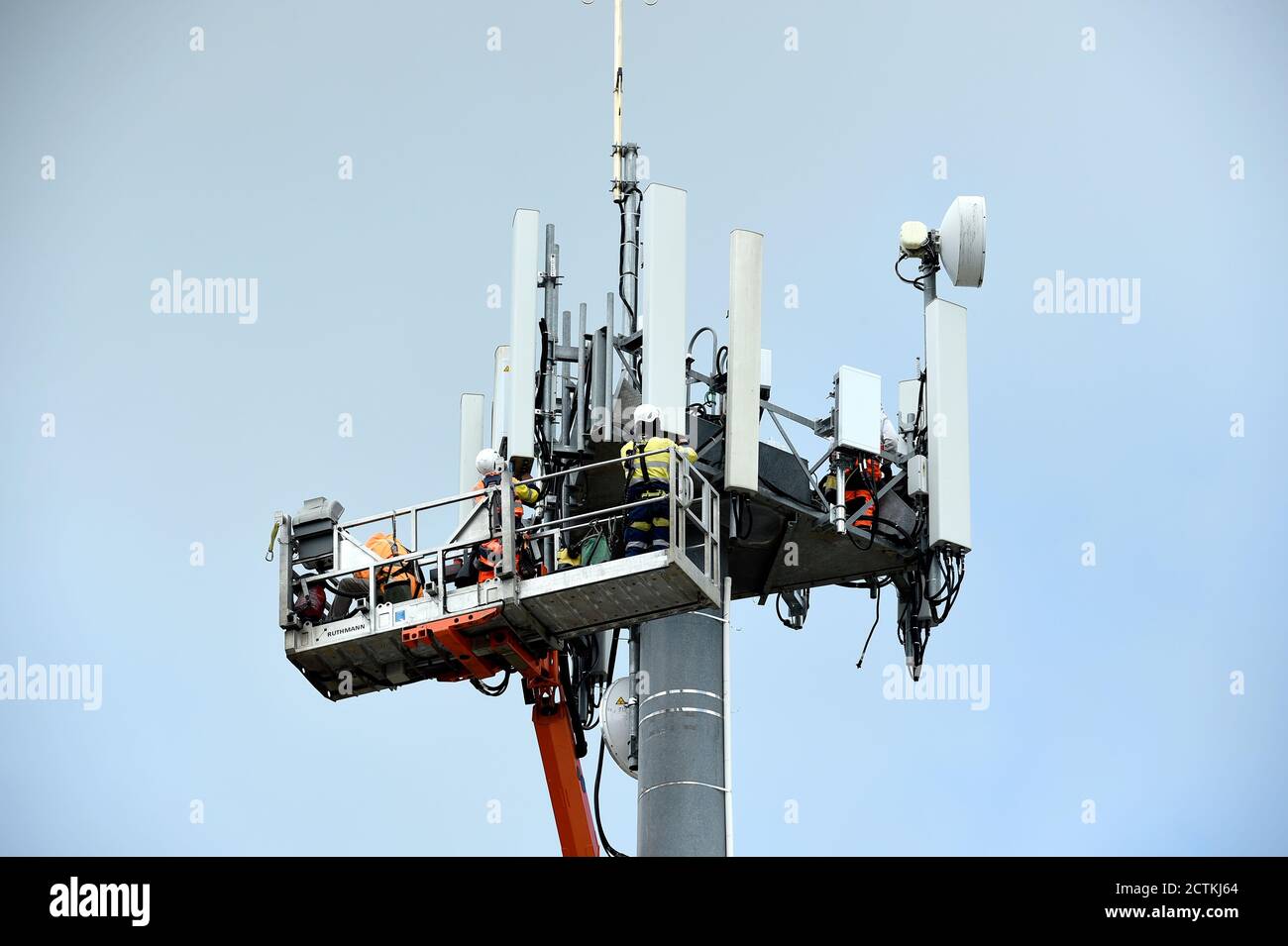 Mast upgrade hi-res stock photography and images - Alamy