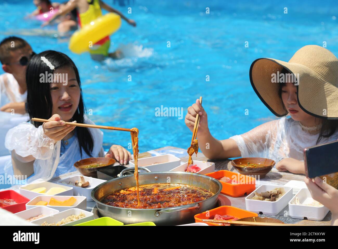 Chongqing hotpot ice bucket hi-res stock photography and images - Alamy