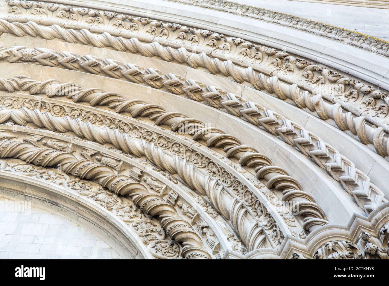 Archivolt hi-res stock photography and images - Alamy