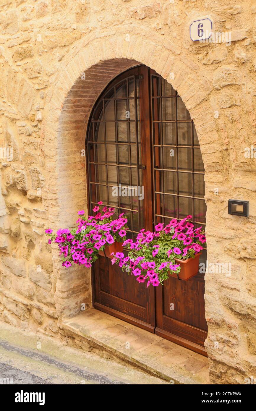 Arched box hi-res stock photography and images - Alamy