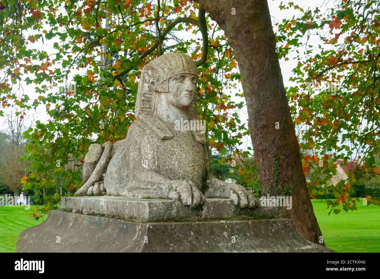 Garden sphinx hi-res stock photography and images - Alamy