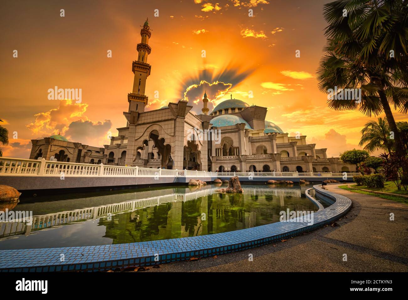 The masjid wilayah persekutuan kuala lumpur hi-res stock photography ...