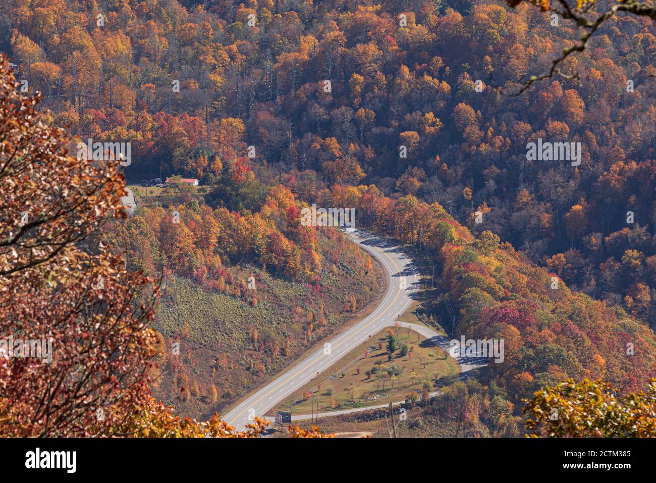 Autumn colors along water hi-res stock photography and images - Alamy
