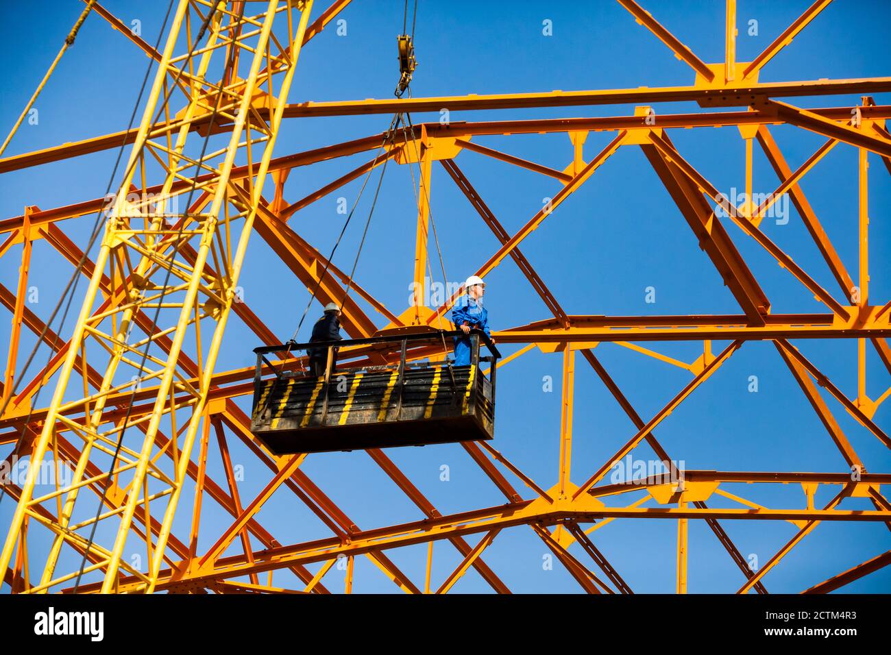 Suspended cradle hi-res stock photography and images - Alamy