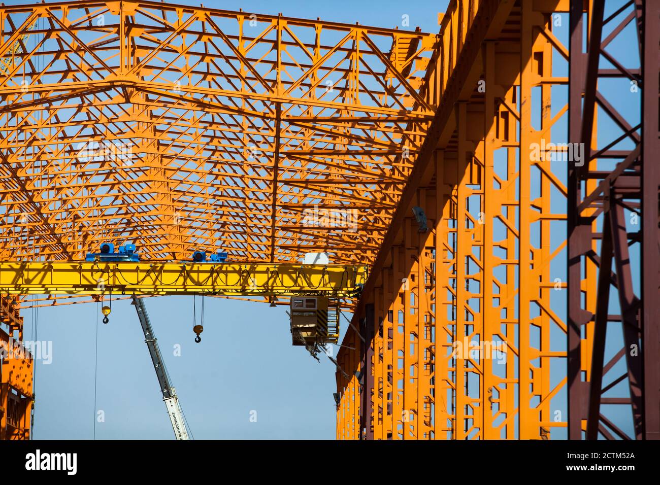 Overhead girders hi-res stock photography and images - Alamy