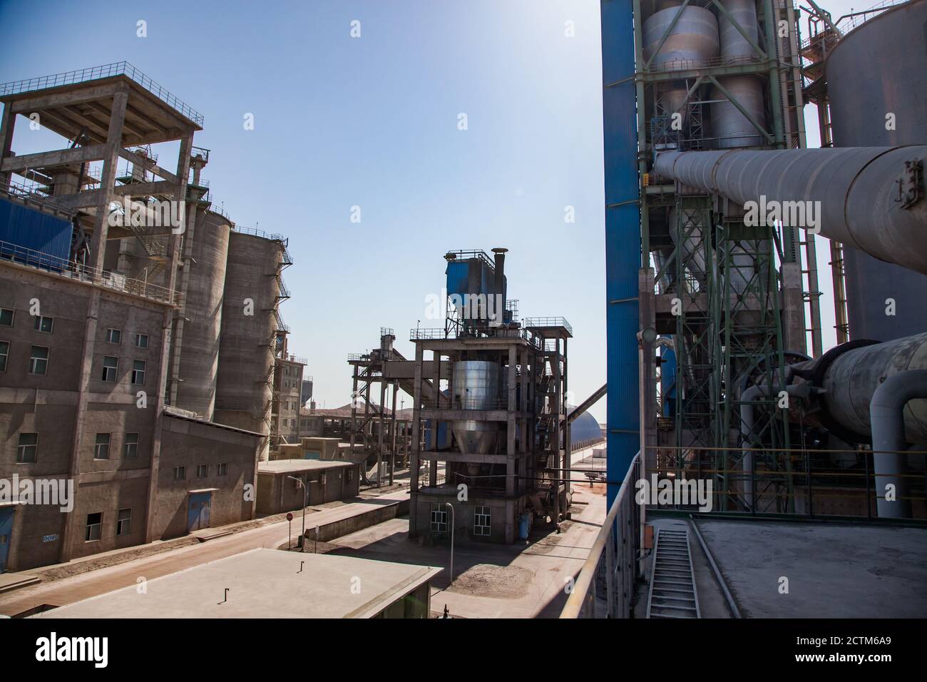 Modern silos hi-res stock photography and images - Alamy