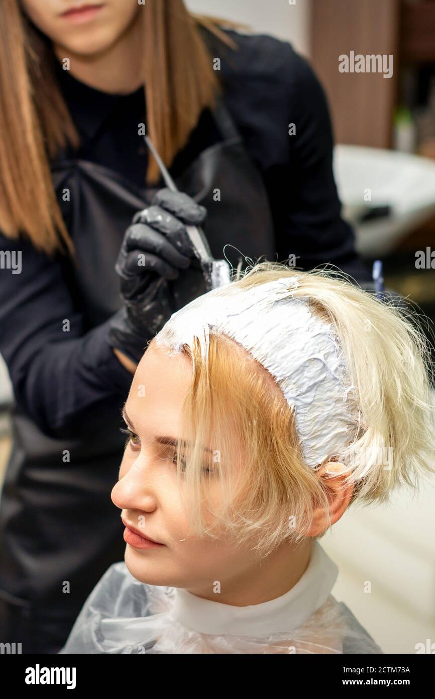 Trainee hairdresser hi-res stock photography and images - Alamy Trainee hairdresser hi-res stock photography and images - Alamy