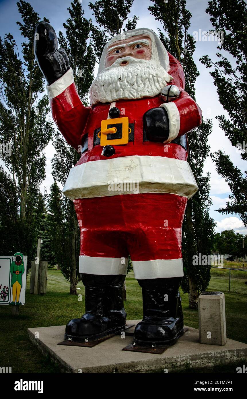 Santa claus statue decoration hi-res stock photography and images - Alamy