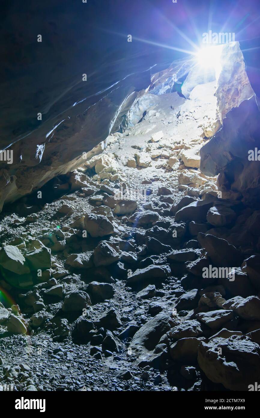 Inside cave looking out hi-res stock photography and images - Alamy