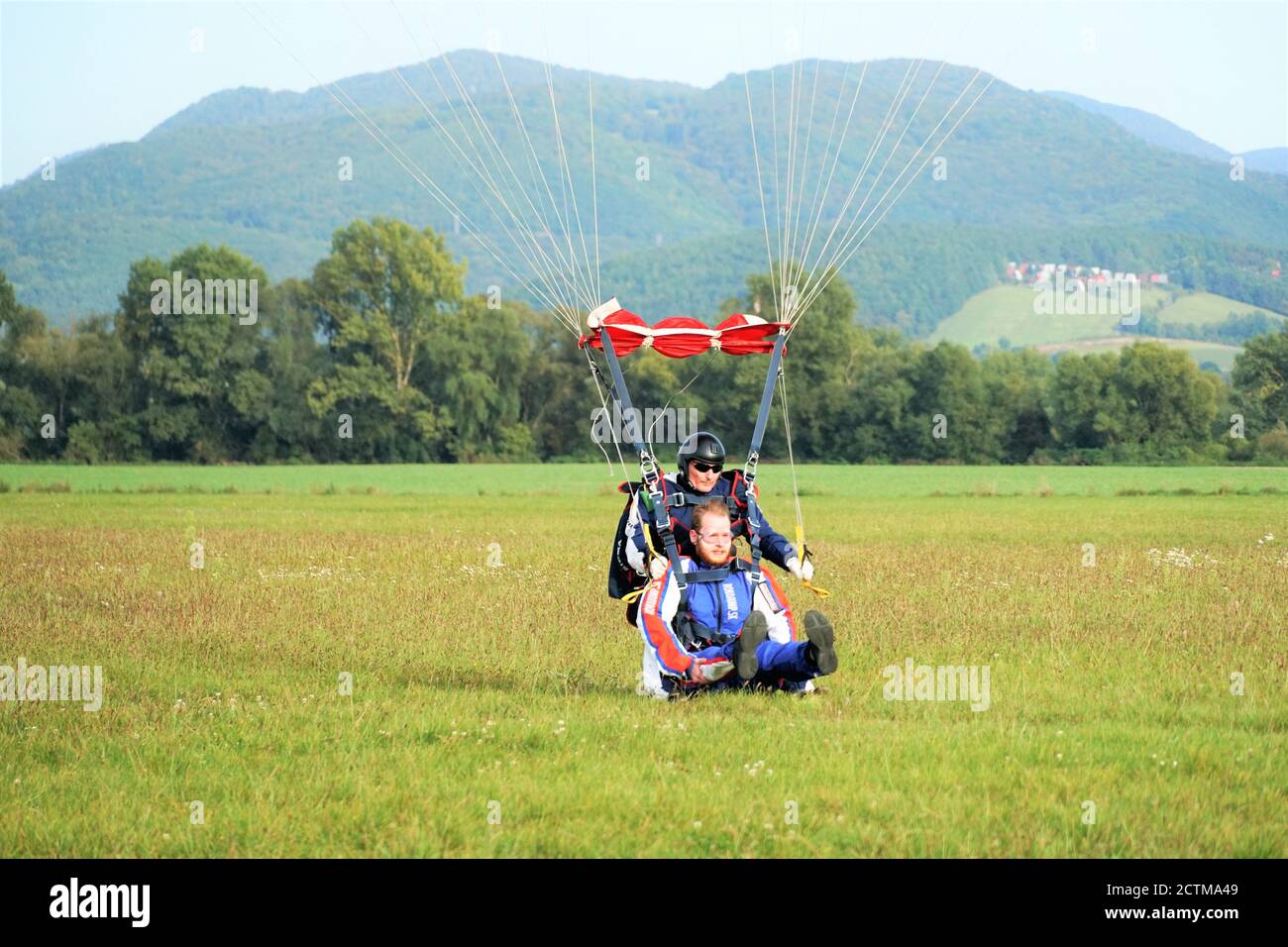 Tandem, skydive, woman hi-res stock photography and images - Alamy