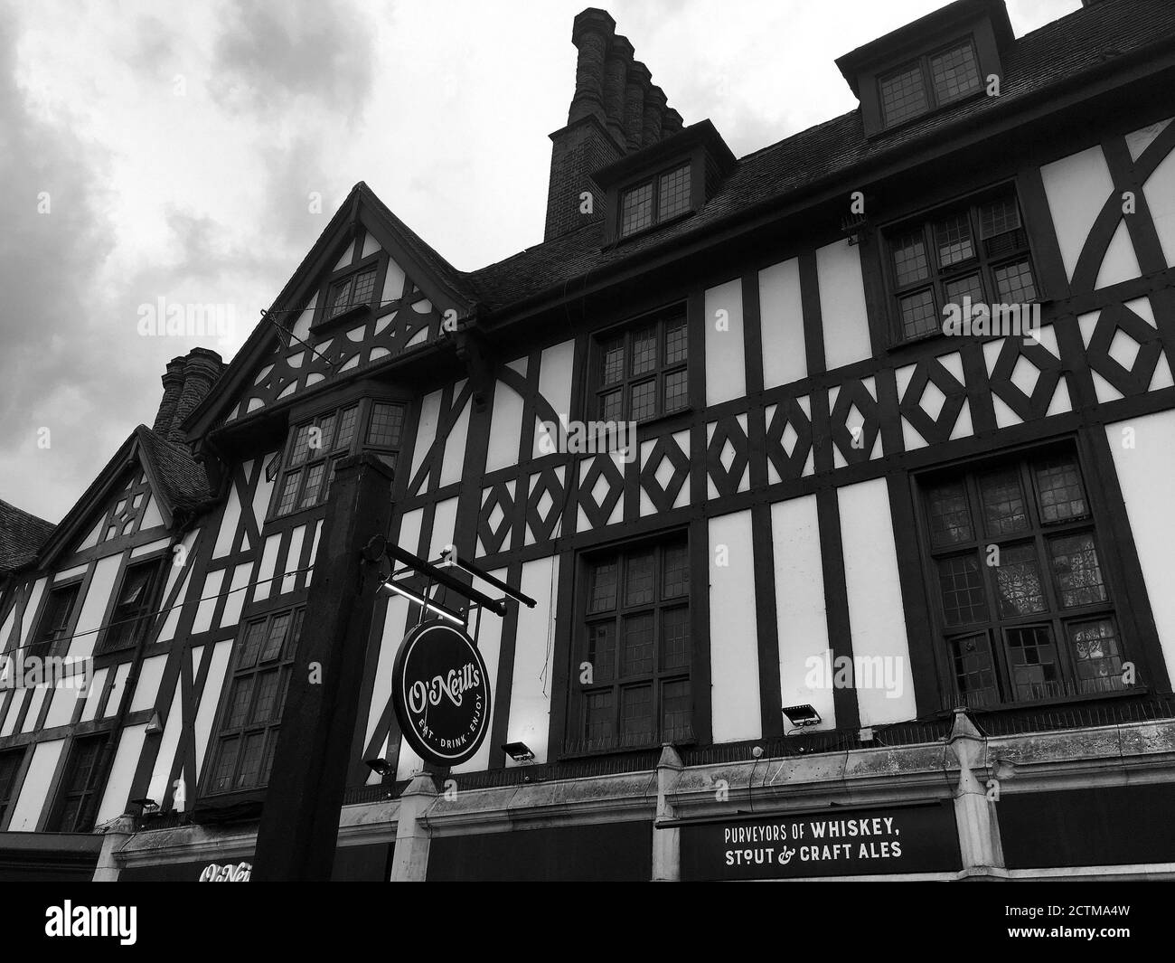 London tudor building Black and White Stock Photos & Images - Alamy