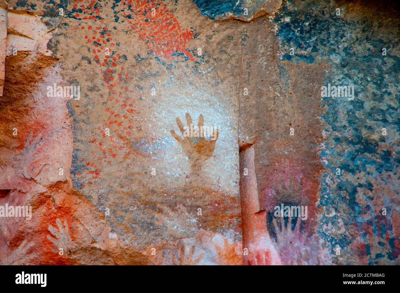 Cave paintings hands hi-res stock photography and images - Alamy