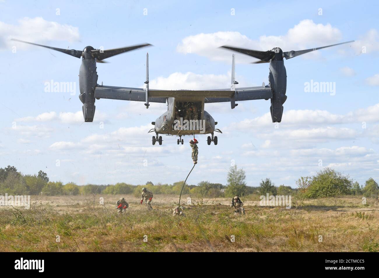 Ukrainian Special Operations Forces conduct fast rope insertion and ...