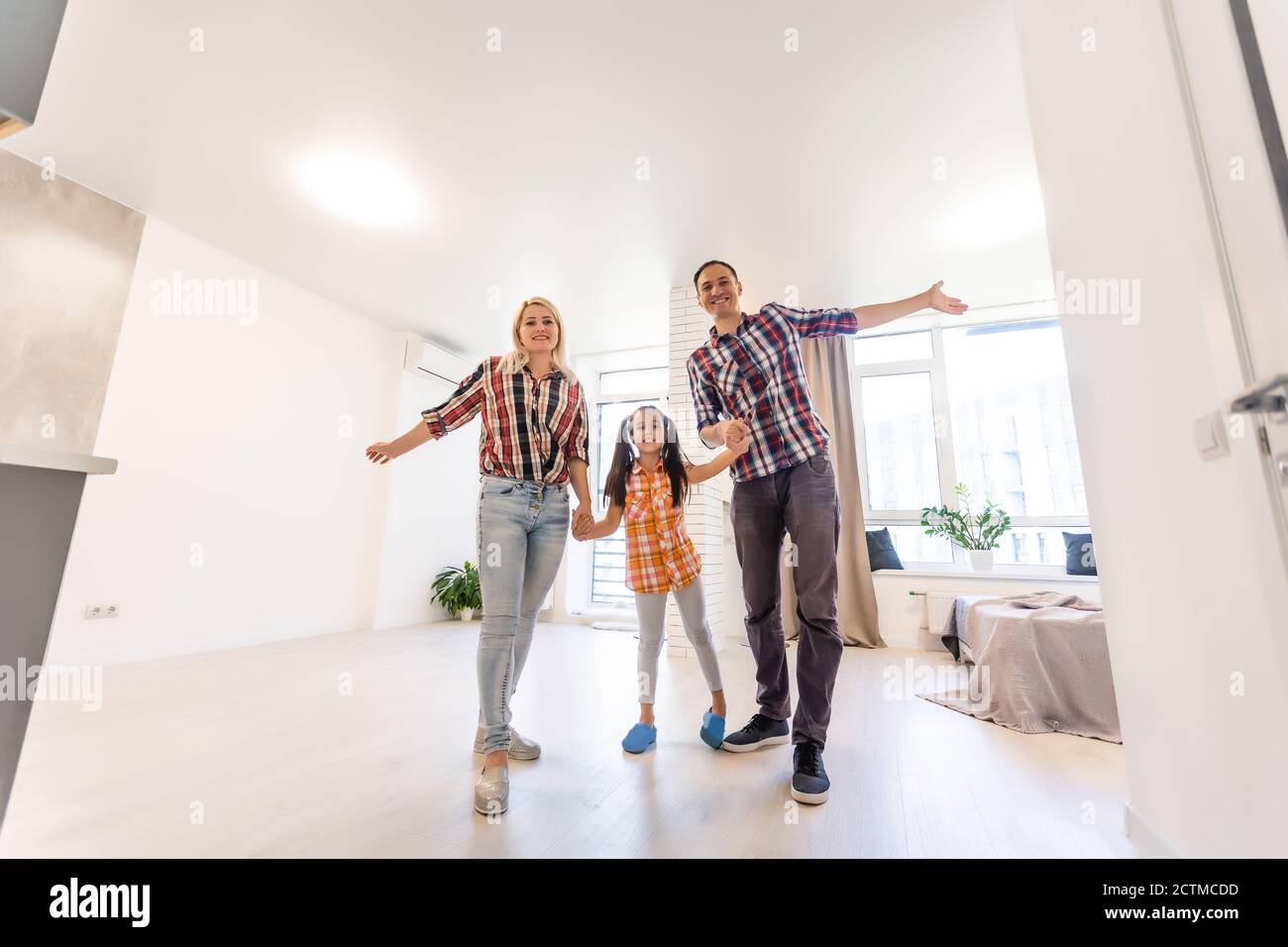 Happy family in new house at moving day Stock Photo - Alamy