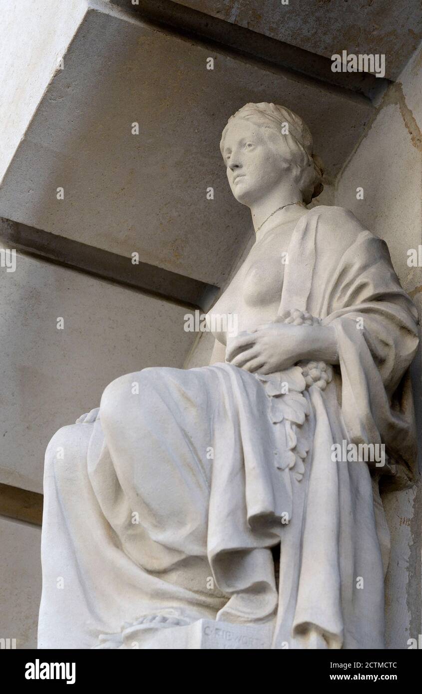 Mercy statue hi-res stock photography and images - Alamy