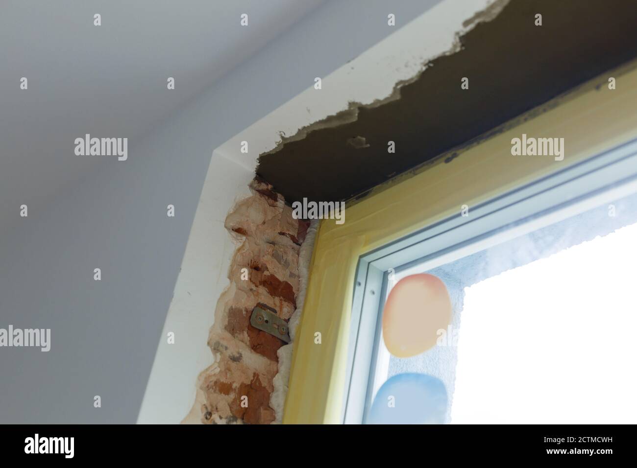 Applying putty window hi-res stock photography and images - Alamy