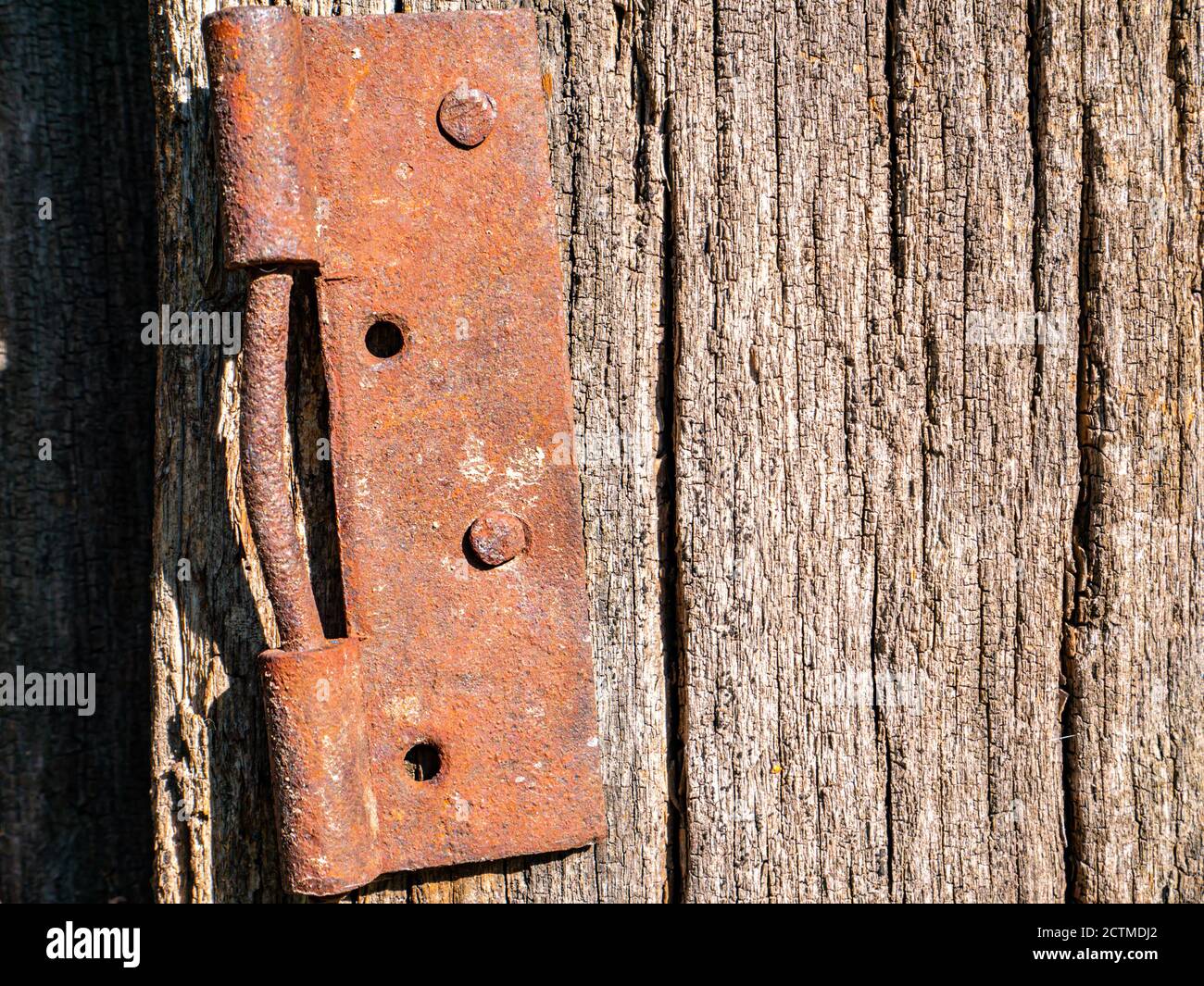 Old iron rusty hinge of wooden gate doors Stock Photo - Alamy