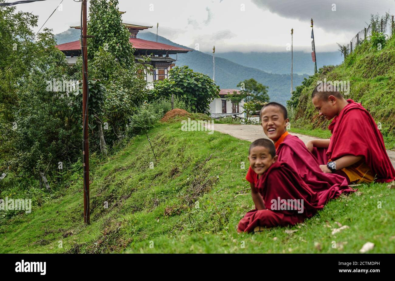 Boy buddhist smile hi-res stock photography and images - Alamy